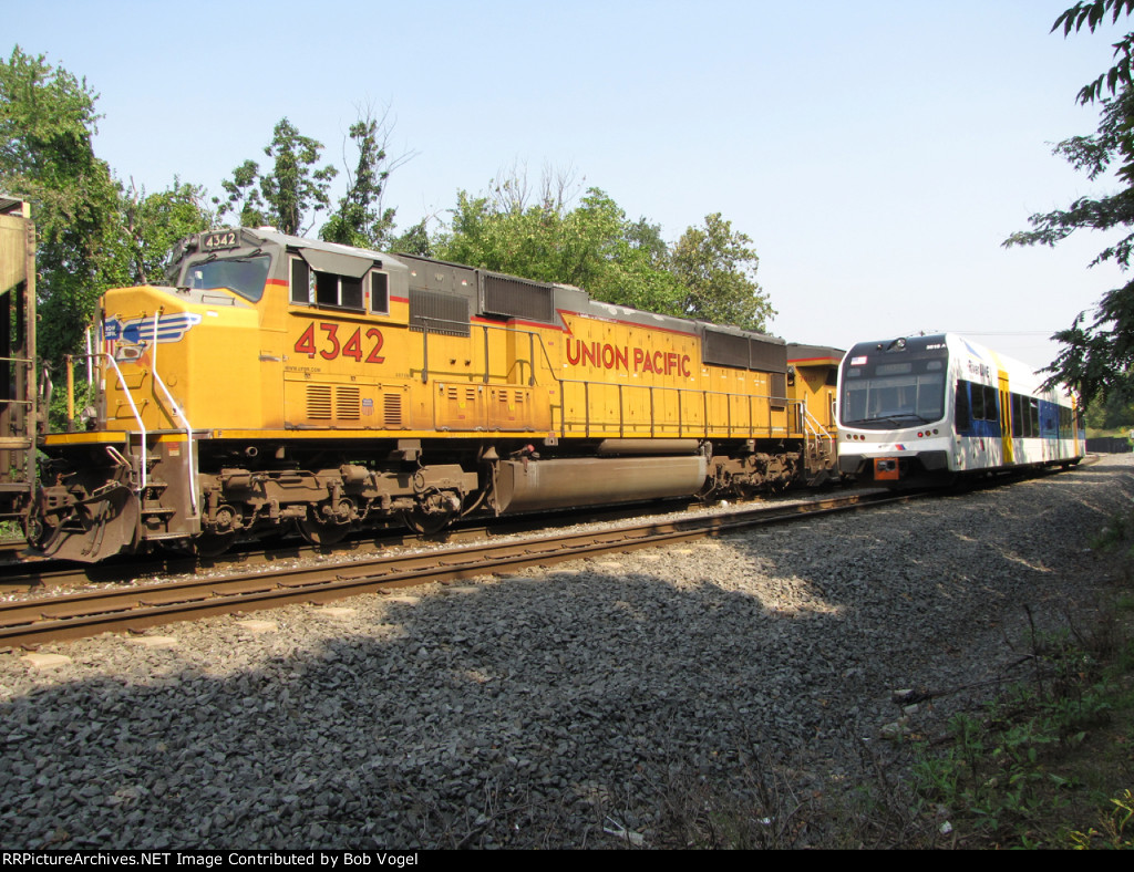 UP 4342 and NJT 3518